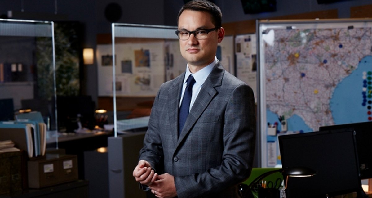 Interview 120: Chatting With A Former CIA Analyst – Dining With Strangers